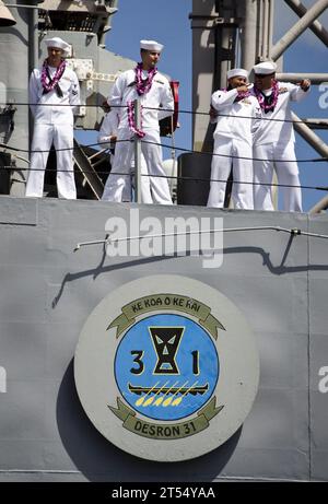family, frigate USS Reuben James (FFG 57), Guided-Missile, HAWAII ...