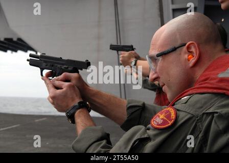 Gunshoot, people, weapons Stock Photo - Alamy