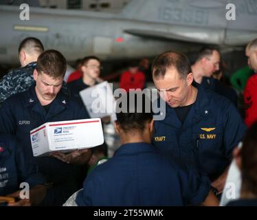 mail, U.S. Navy, Underway Replenishment, UNREP, USS Enterprise (CVN 65 ...