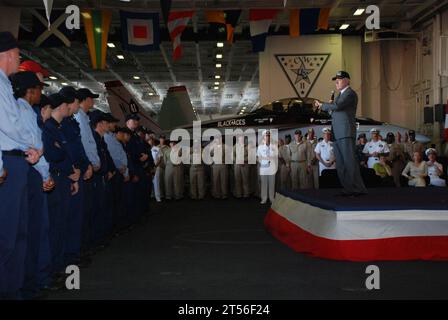 Ray Mabus, secnav, USS Nimitz (CVN 68 Stock Photo - Alamy