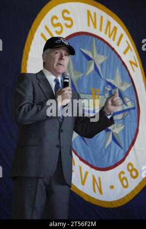 Ray Mabus, secnav, USS Nimitz (CVN 68 Stock Photo - Alamy