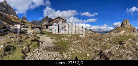 Croda Rossa Hut (Rifugio Roda di Vael), Croda Rossa, Catinaccio Massif ...