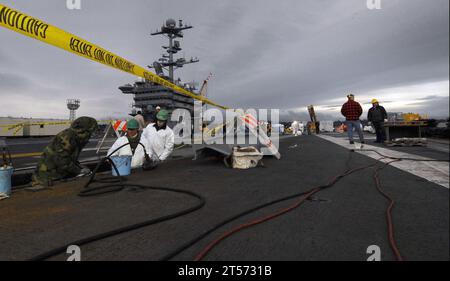 US Navy Civilian shipyard workers aboard CVN 70 Stock Photo - Alamy