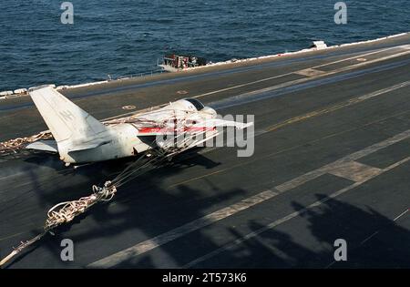 US Navy DN-SC-93-04870 S-3A Viking emergency landing USS Abraham ...