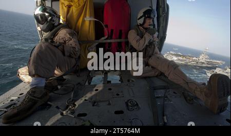 US Navy Naval air crewmen and Indonesian Soldiers unload relief ...