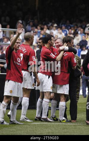Man Utd celebrate victory at the end at the Arsenal v Manchester United ...