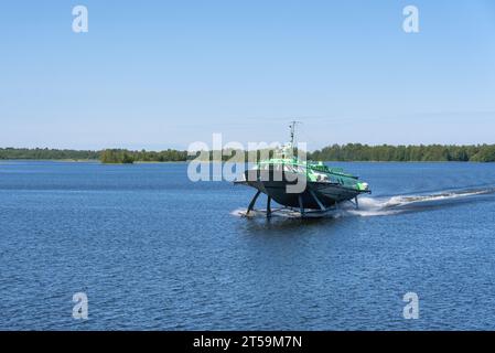The Meteor hydrofoil ship sails on Lake Onega Stock Photo - Alamy