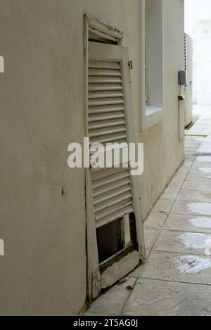 Crooked window on grey building Stock Photo - Alamy