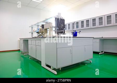 Laboratory operation platform Stock Photo - Alamy