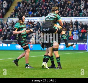 Bristol Bears players Celebrate in front of Fans Gallagher Prem Rugby ...