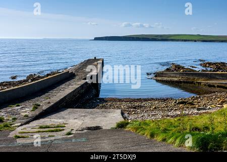 Freswick Bay from the Shirza jetty and slipway, On the John o'Groats ...