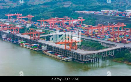 CHONGQING, CHINA - NOVEMBER 9, 2023 - Container ships load and unload ...