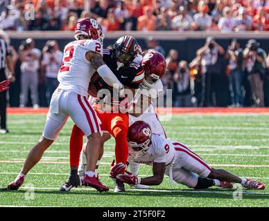 Oklahoma defensive back Billy Bowman Jr. (2) gives an interview during ...