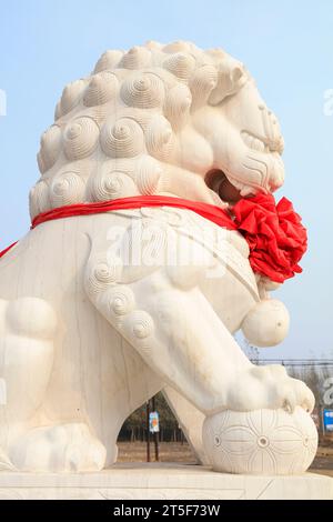 Stone lions in ancient China Stock Photo - Alamy