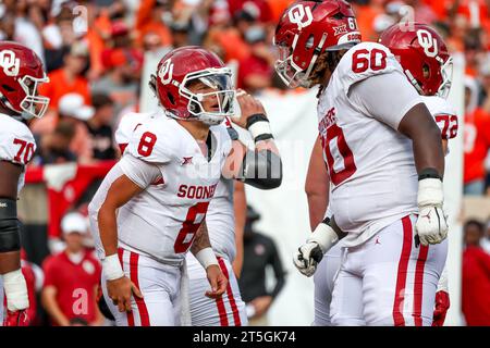 Oklahoma offensive lineman Tyler Guyton runs a drill at the NFL ...