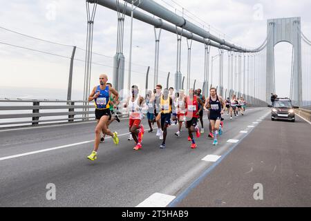 Runners in line to cross the Verrazano Bridge during the 2025 TCS New ...