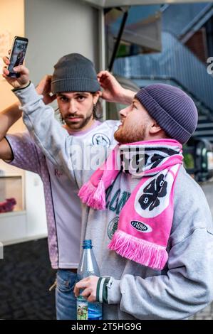 Zacharias und Gustav von 01099 live beim Release -Konzert zum Album ...