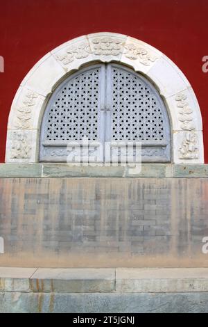 BEIJING - MAY 25: stone carving windows in the BeiDing Empress Temple ...