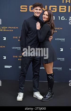 Nathan Goldblat mit Freundin Lena Roth bei der ARD Blue Hour 2025 im ...