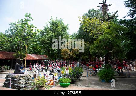 Preta hungry ghosts zombie statue in buddhist cosmology spirits ...