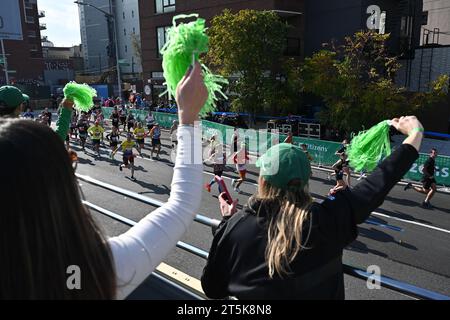 Crowds cheer on runners during the TCS New York City Marathon on ...