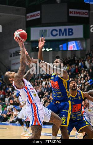 Treviso, Italy. 05th Nov, 2023. Alessandro Izekor during Benetton Rugby ...
