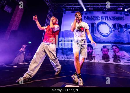 Paul und Zacharias von 01099 live beim Release -Konzert zum Album Blaus ...