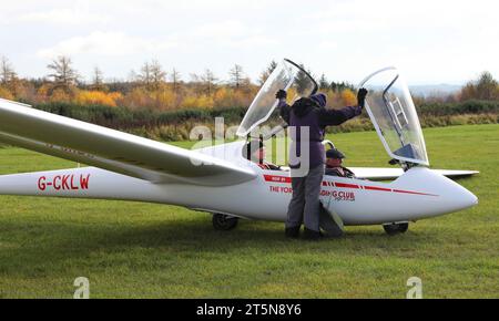 Open cockpit glider being prepared for take-off Stock Photo - Alamy