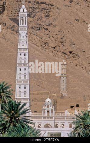 Al-Muhdhar Mosque is one of the historical mosques in the ancient city ...