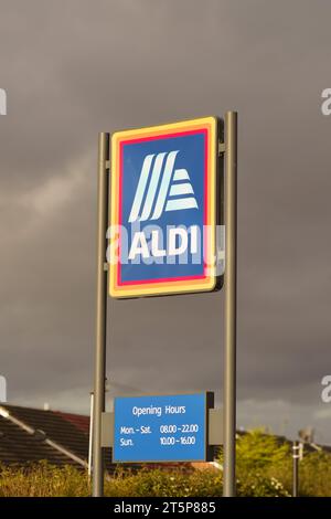 Aldi Store Sign Stock Photo - Alamy