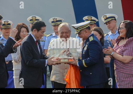 Philippine Coast Guard Commandant Ronnie Gil Gavan meets Japanese press ...
