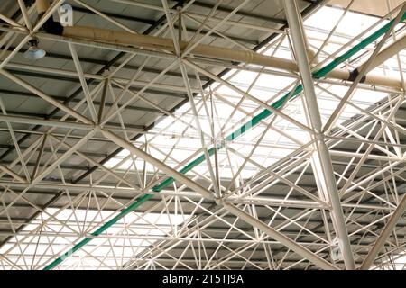 Steel tube truss Stock Photo - Alamy