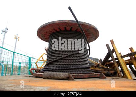 Wire rope wheel, closeup of photo Stock Photo - Alamy