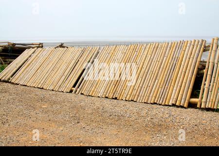 Bamboo split together Stock Photo - Alamy