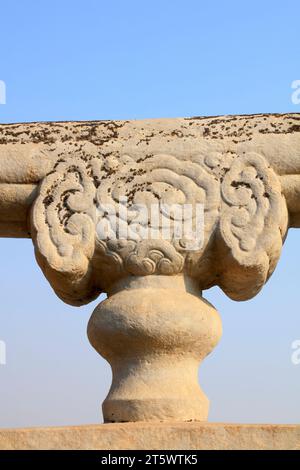 white marble railings arch bridge Stock Photo - Alamy