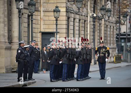 Republican Guard at attention outside Elysee Palace (residence of ...
