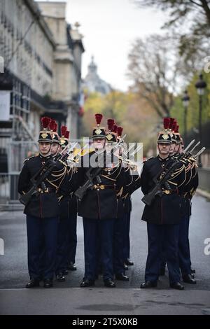 Republican Guard at attention outside Elysee Palace (residence of ...