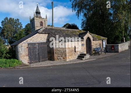 Chollerton Stable and Hearse House just a bit south of St Giles Church ...