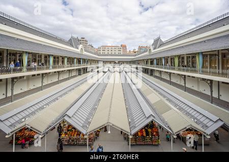 Bolhao Market in Porto first floor architecture inside view Stock Photo ...