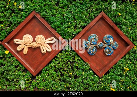 Green sculpture of Chinese traditional loop shape Stock Photo - Alamy