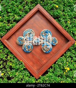 Green sculpture of Chinese traditional loop shape Stock Photo - Alamy