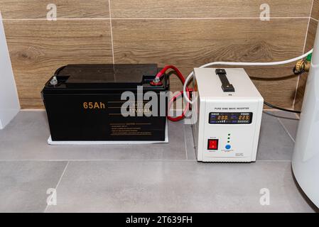 Emergency power supply with a 12V 65Ah battery providing uninterrupted ...