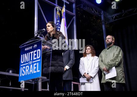 Elon Gold, Debra Messing and Brett Gelman on stage while a family ...