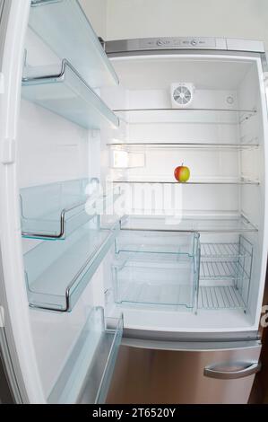 almost empty fridge Stock Photo - Alamy