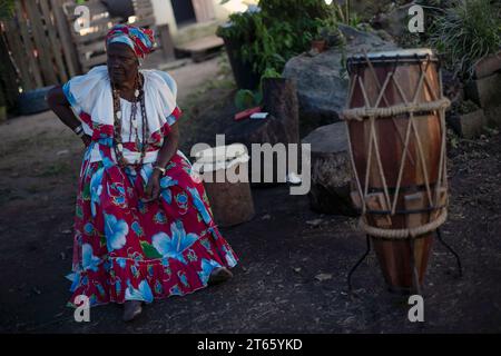 King Tchongolola Tchongonga Ekuikui VI, of Angola's Bailundo kingdom ...