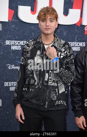 Jonas Wuttke - Weltpremiere von DEUTSCHES HAUS - Original Serie für ...