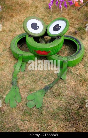 Car tires cartoon images, green frogs Stock Photo - Alamy