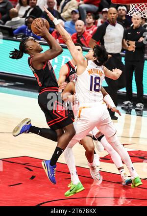 Phoenix Suns forward Yuta Watanabe (18) attempts a layup during the ...