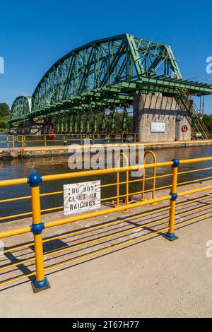The Erie Canal Lock #15 in Upstate New York Stock Photo - Alamy