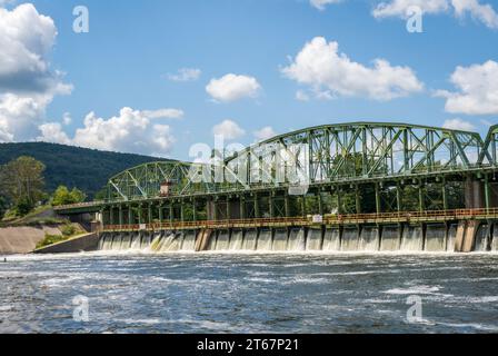 The Erie Canal Lock #9 in Upstate New York Stock Photo - Alamy